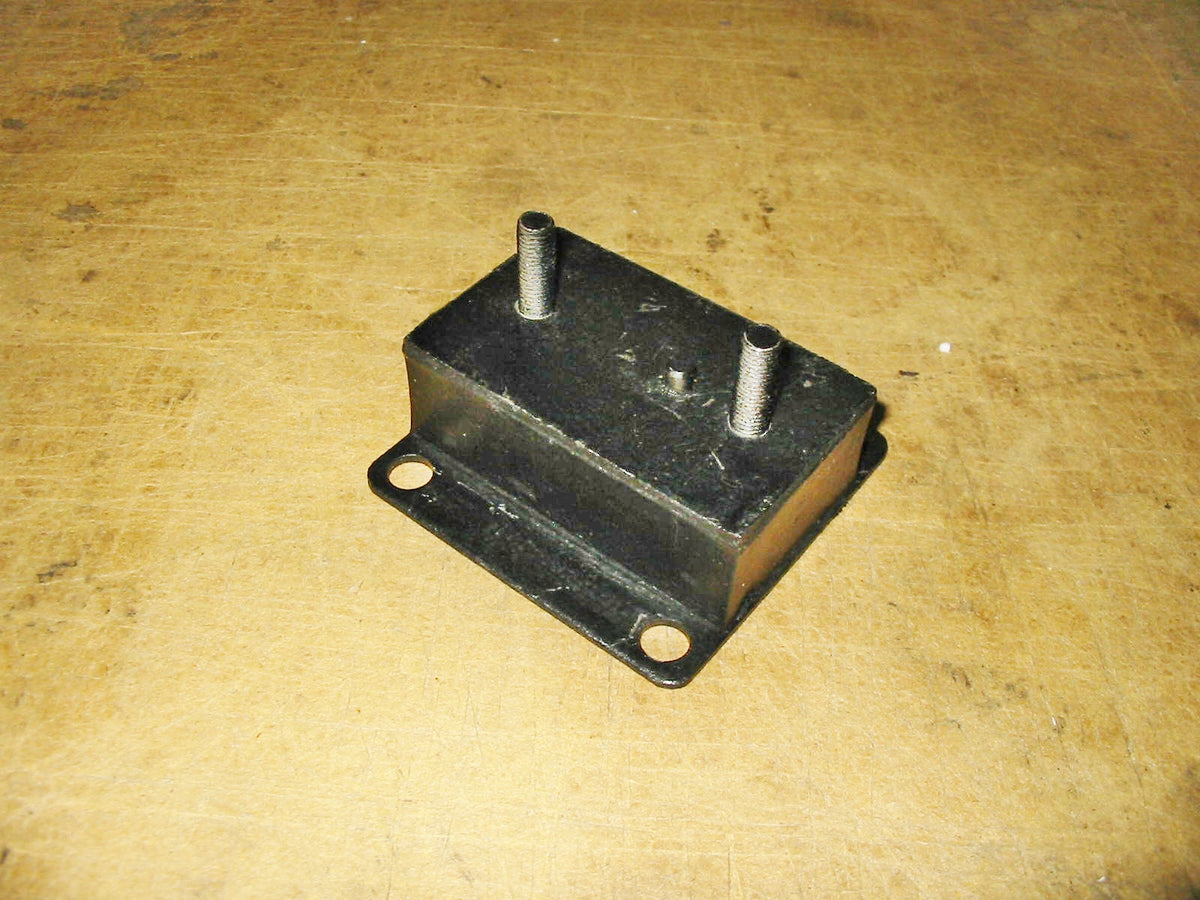 PAIR - ENGINE MOUNT LH + RH MGA TWIN CAM - INCLUDES DELIVERY – MG Spare ...